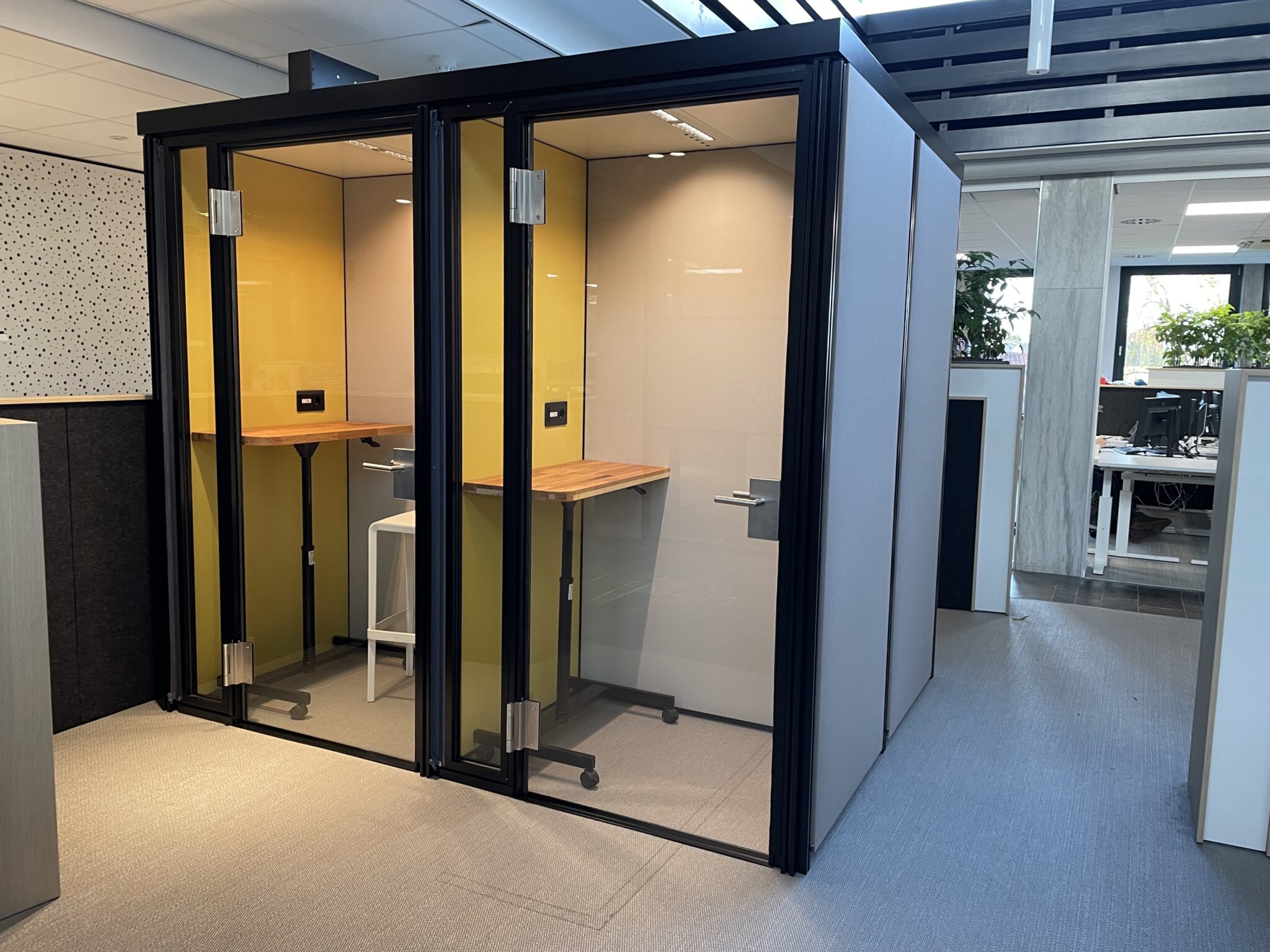 Soundproof Office Pod for Privacy and Focus